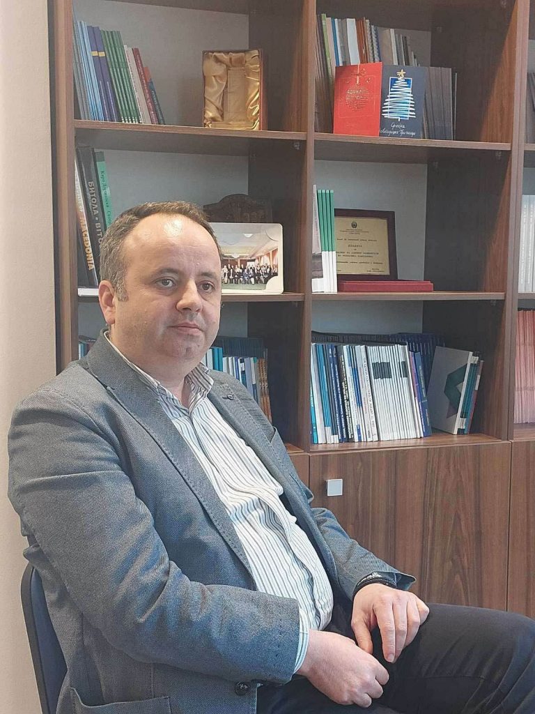 ЕЛВИН ВЕЛИ: „КЛУЧНО ЗА ВРАЌАЊЕ НА ДОВЕРБАТА Е ПОДОБРУВАЊЕ НА ...